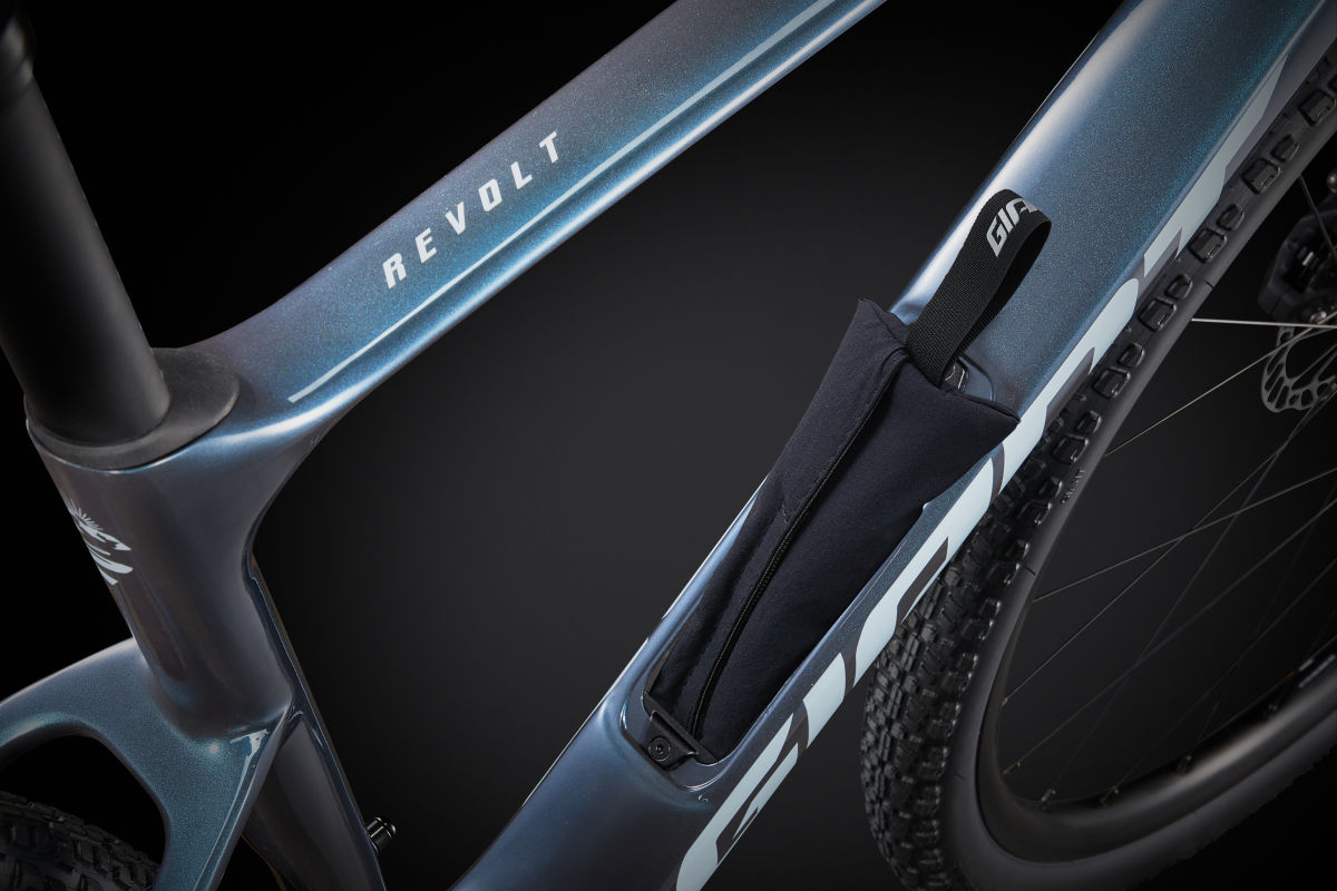 2025 Giant Revolt Advanced 1